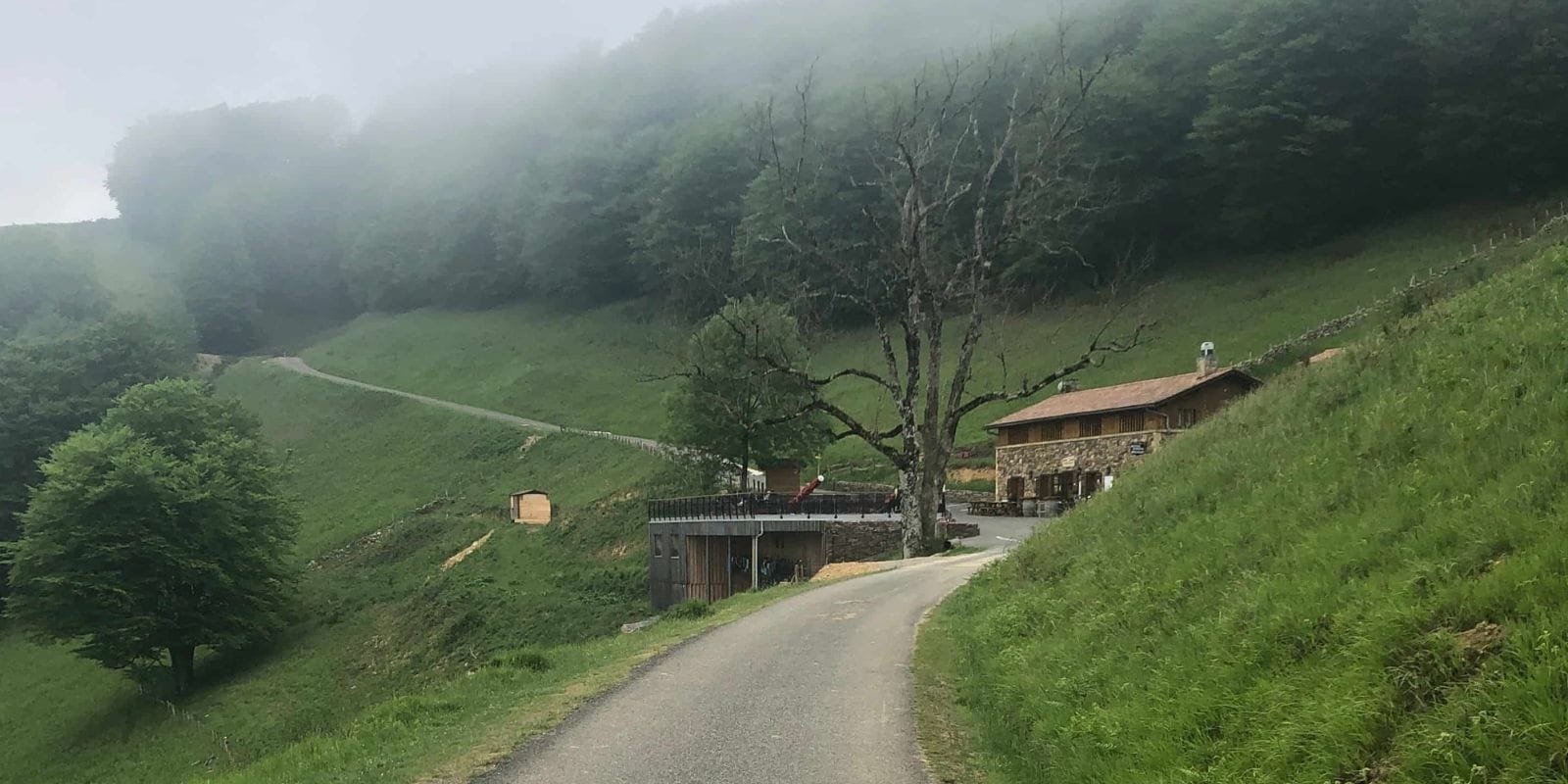 Refuge Orisson vs Auberge Borda